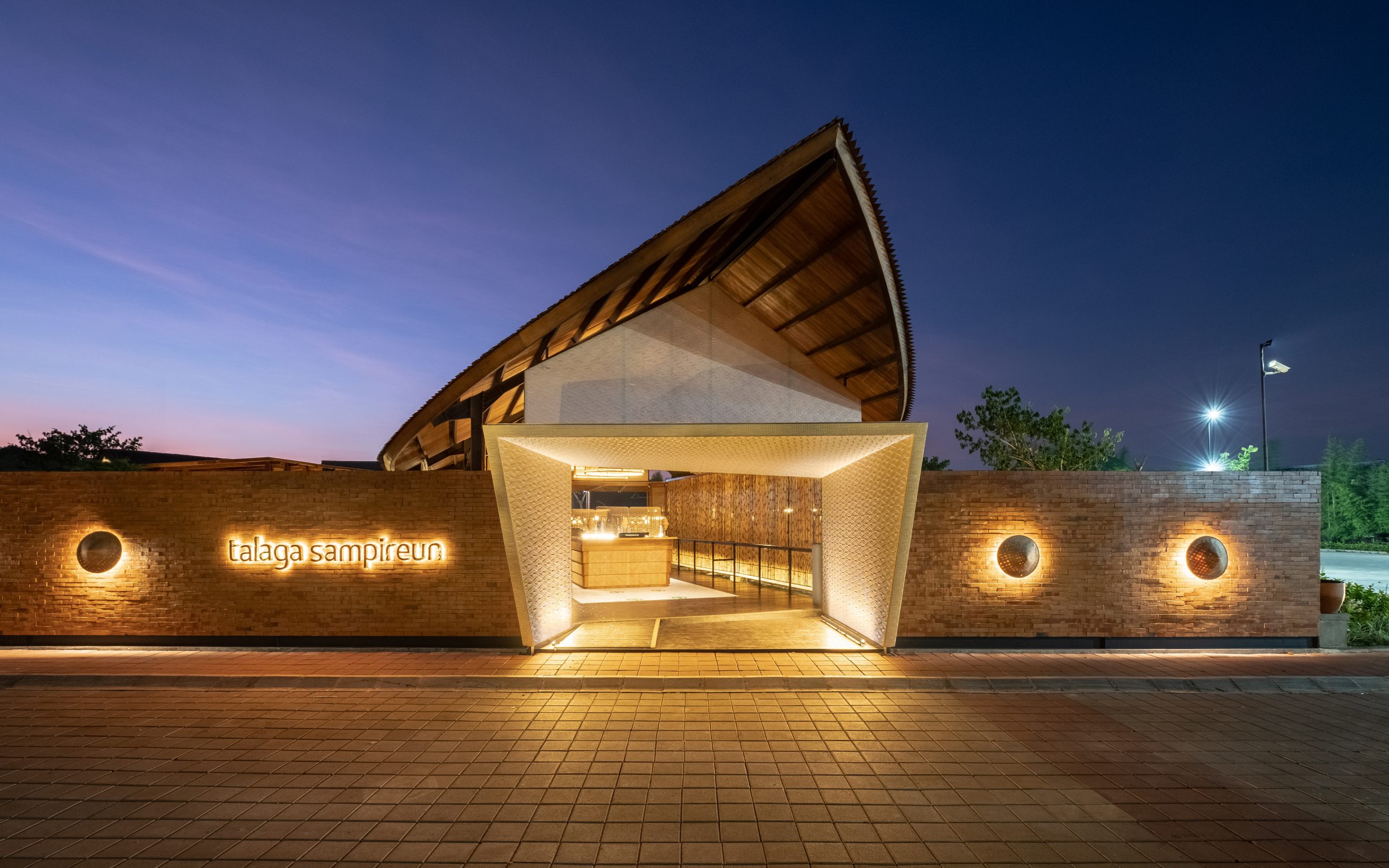 Talaga Sampireun – Traditional Indonesian Culinary Experience